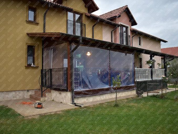 Lucrări de inchidere terase cu folie PVC. Imagini si video